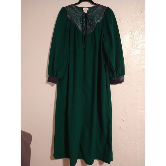 Intimates & Sleepwear | Amanda Stewart Robe Ladies L Emerald Green ...